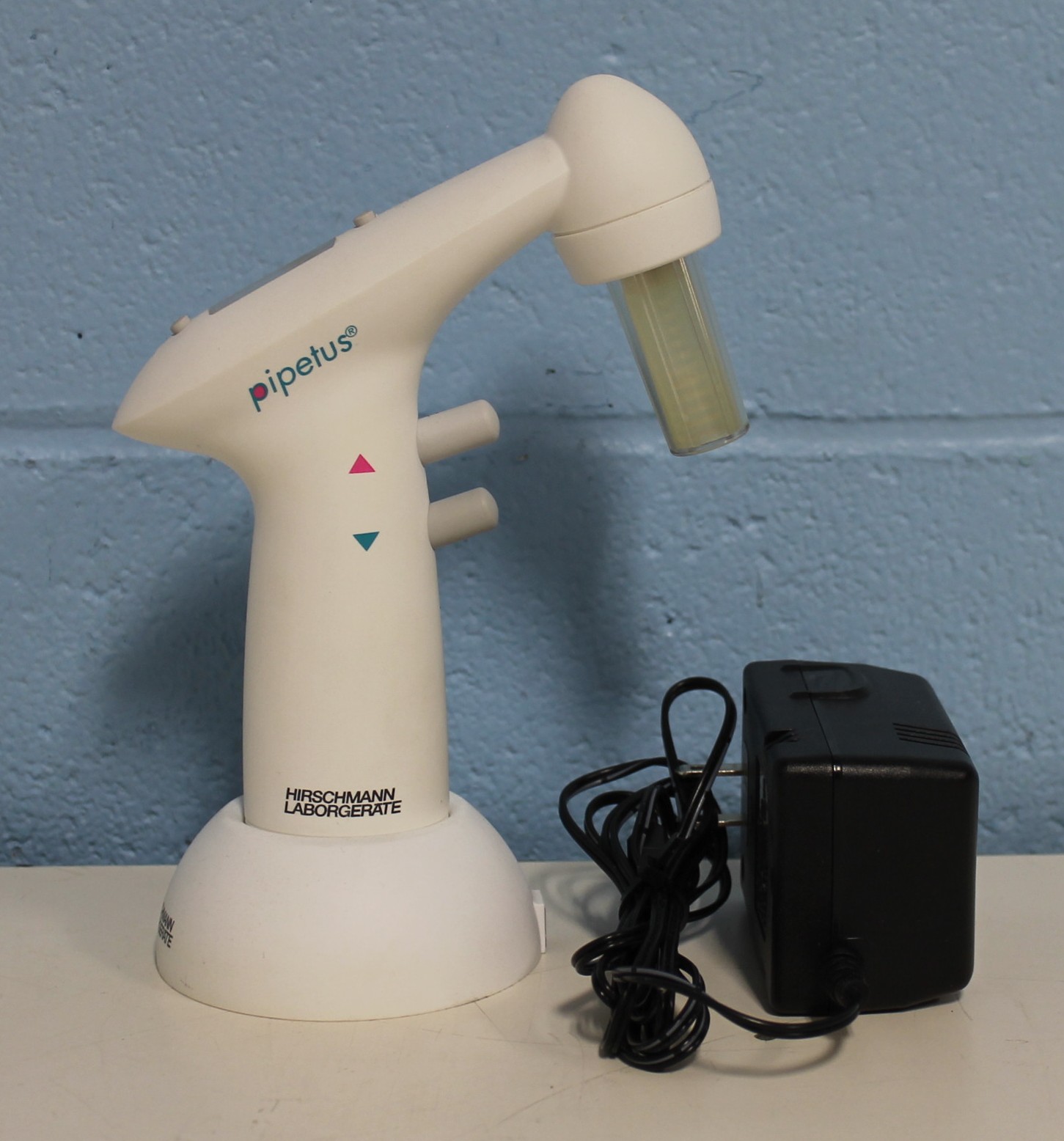 ALT ITEM: 20001 | Pipetus Standard Pipet Controller with Charging Station