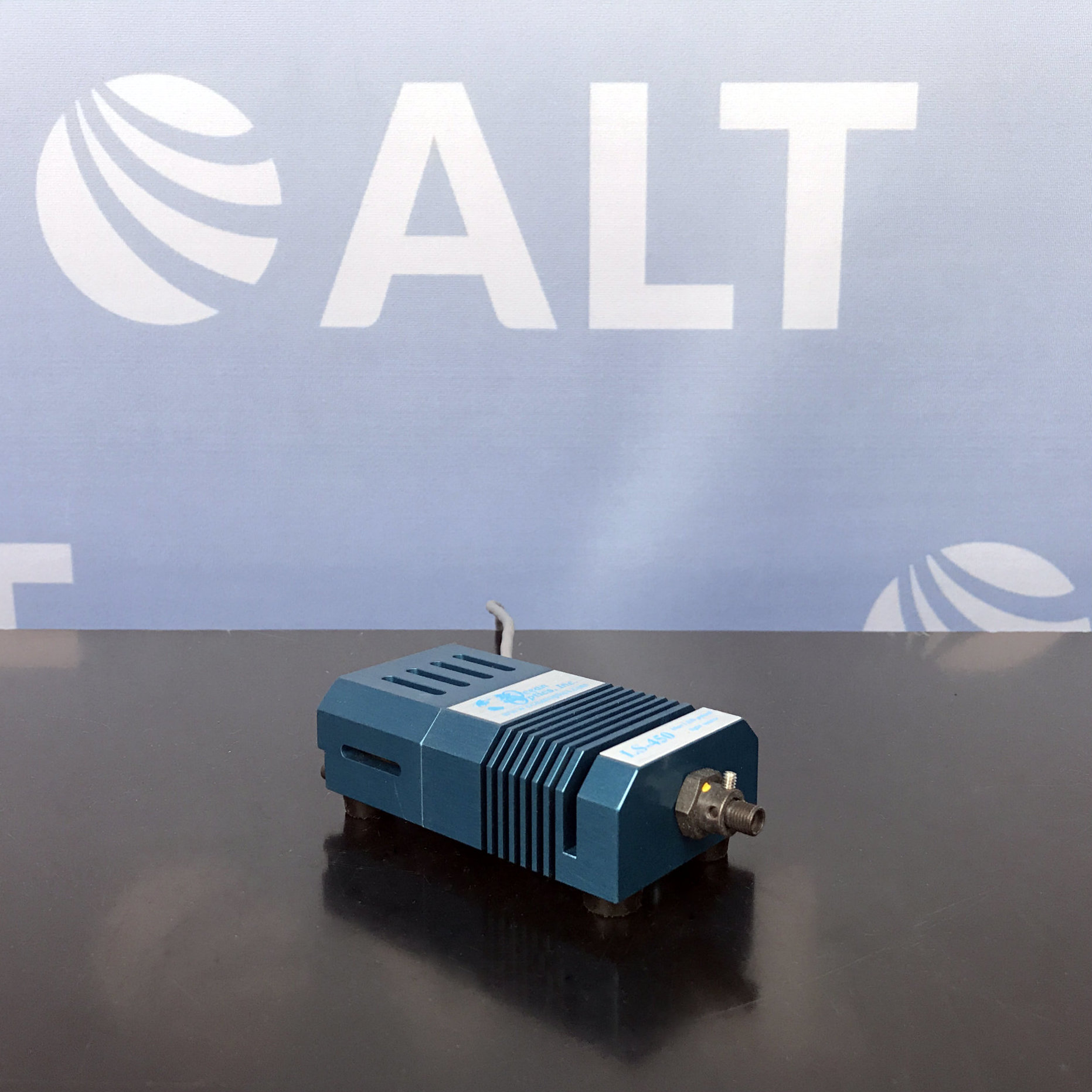ALT ITEM: 28521 | LS-450 Blue LED Pulsed Light Source