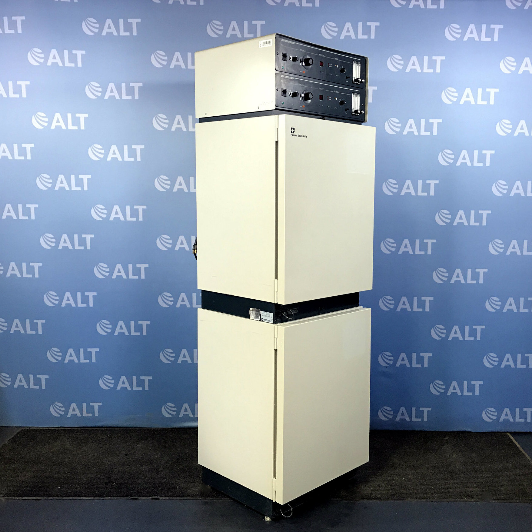 ALT ITEM: 28961 | 3332 Dual-Stack Water-Jacketed Incubator