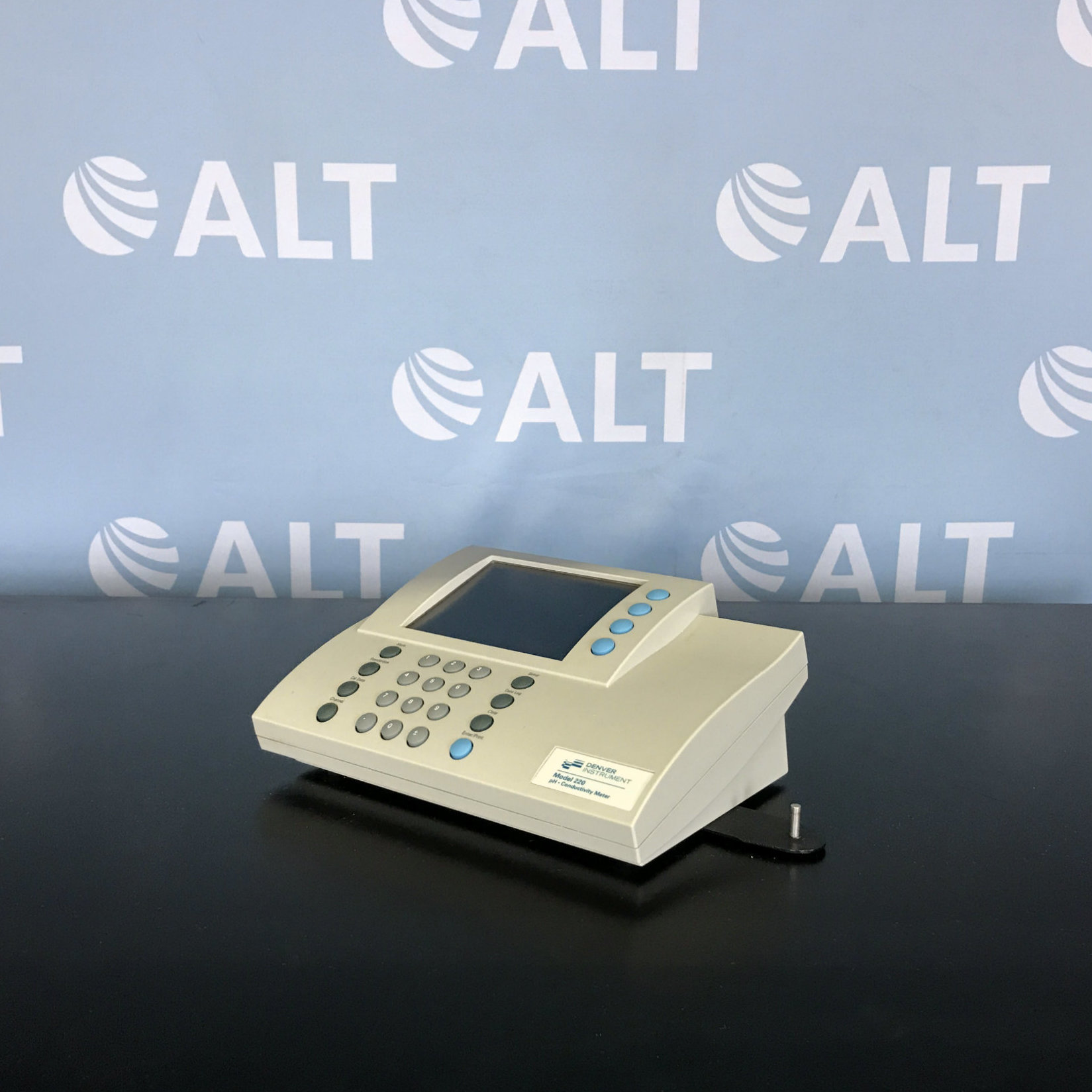 ALT ITEM: 29415 | Model 220 pH conductivity Meter