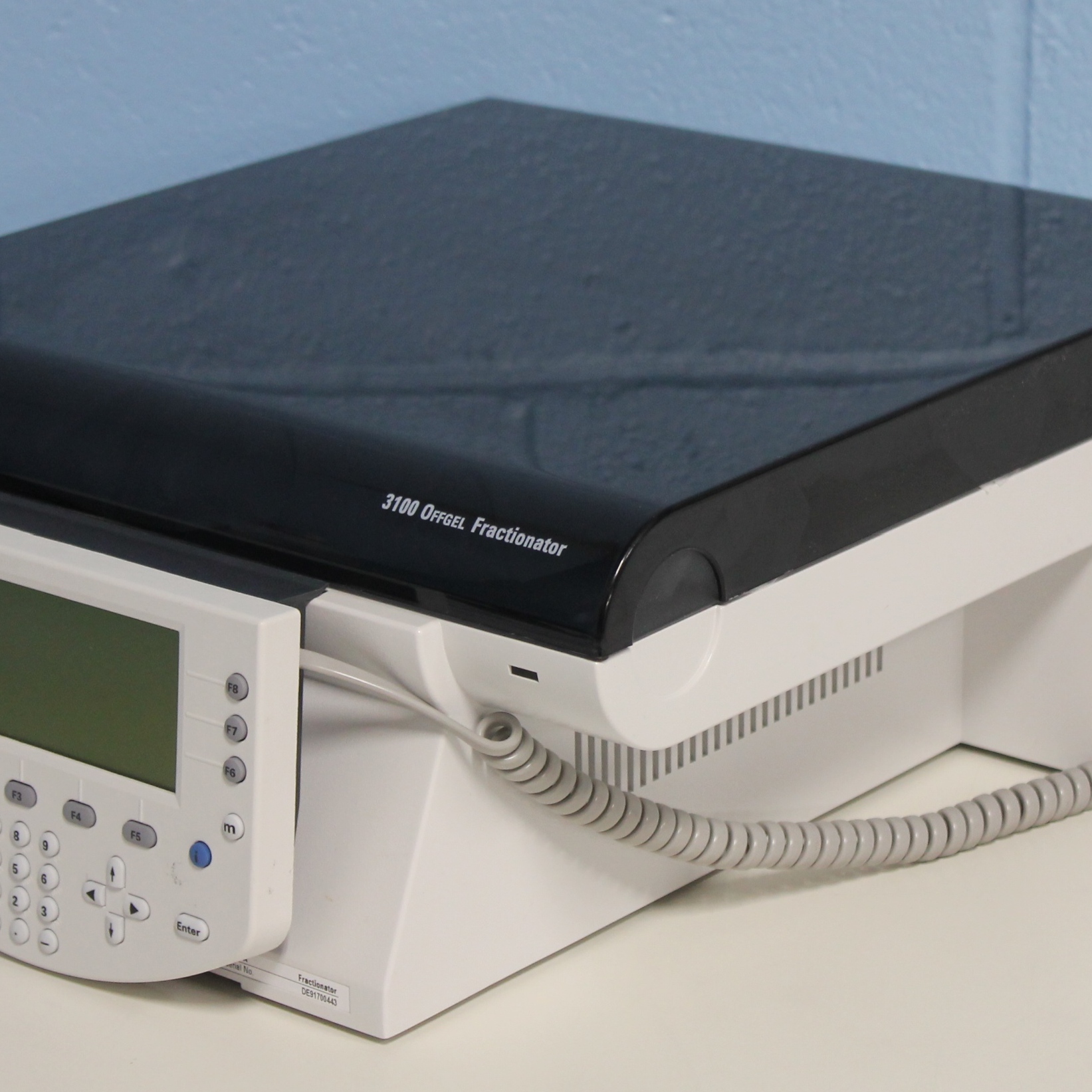 ALT ITEM: 22440 | 3100 OFFGEL Fractionator with Control Module