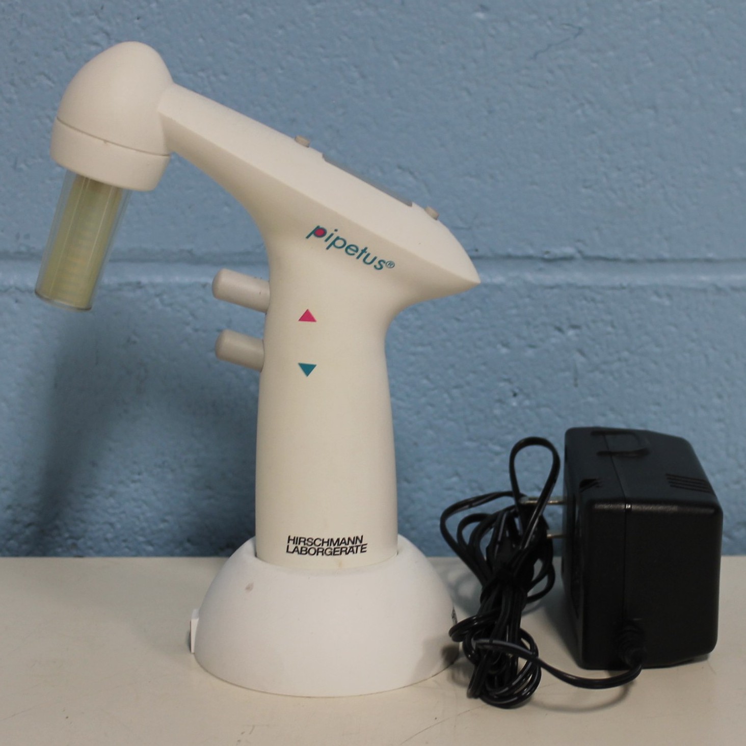 ALT ITEM: 20001 | Pipetus Standard Pipet Controller with Charging Station